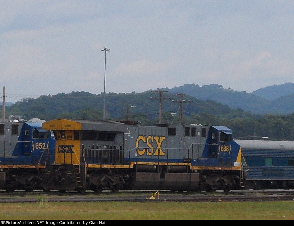CSX 688 Sitting Behind The Cumberland Shops